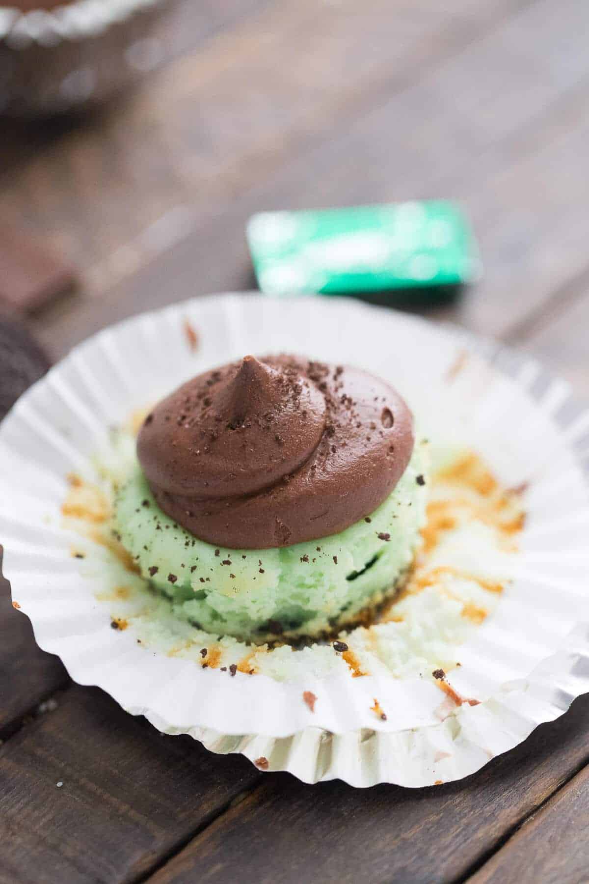 Chocolate and Mint Mini Cheesecakes - LemonsforLulu.com