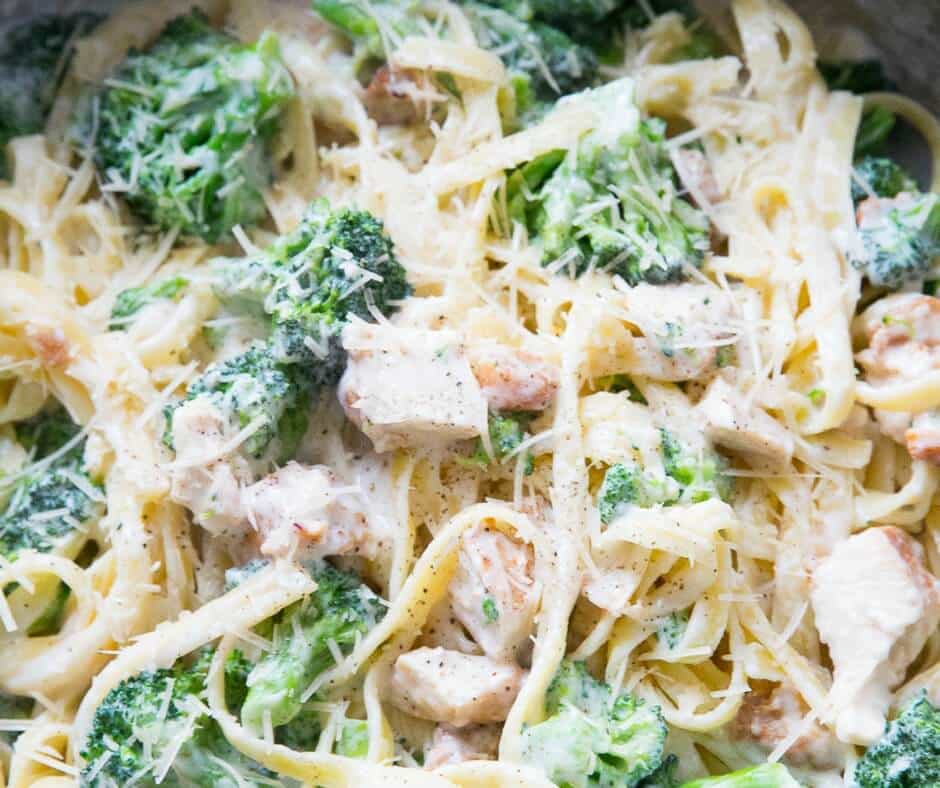 Chicken and Broccoli Alfredo | LemonsforLulu.com